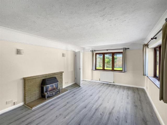 3 bedroom detached bungalow to rent