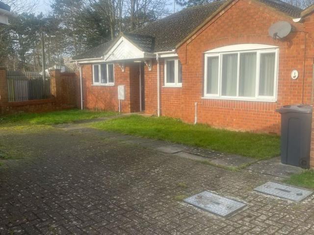 3 bedroom detached bungalow to rent