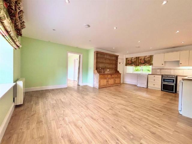 3 bedroom detached bungalow to rent