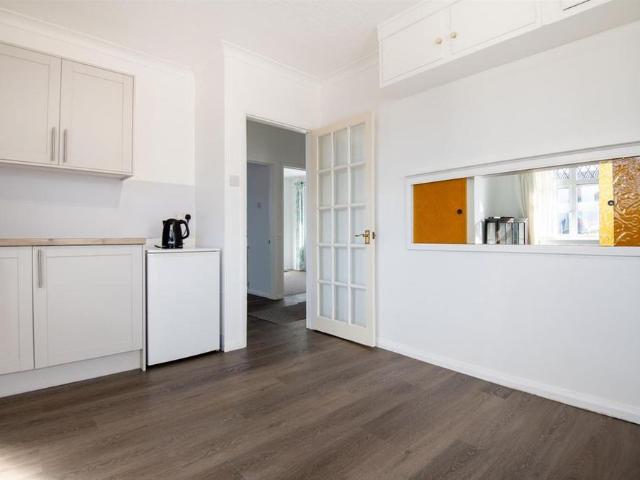 3 bedroom detached bungalow to rent