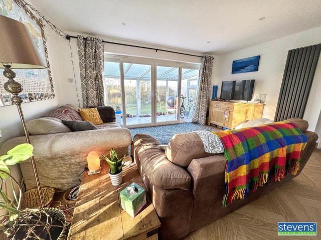 3 bedroom detached bungalow to rent