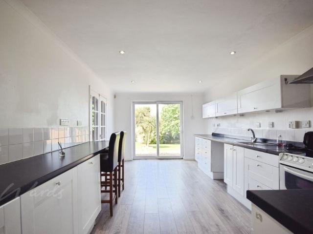 3 bedroom detached bungalow to rent
