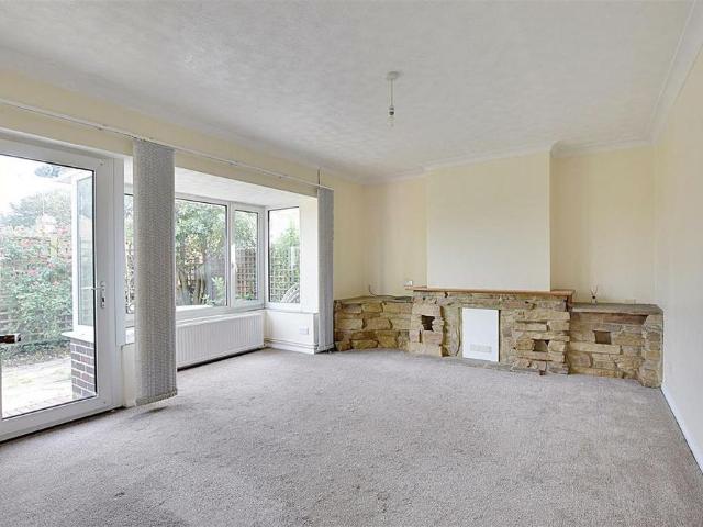 3 bedroom detached bungalow to rent