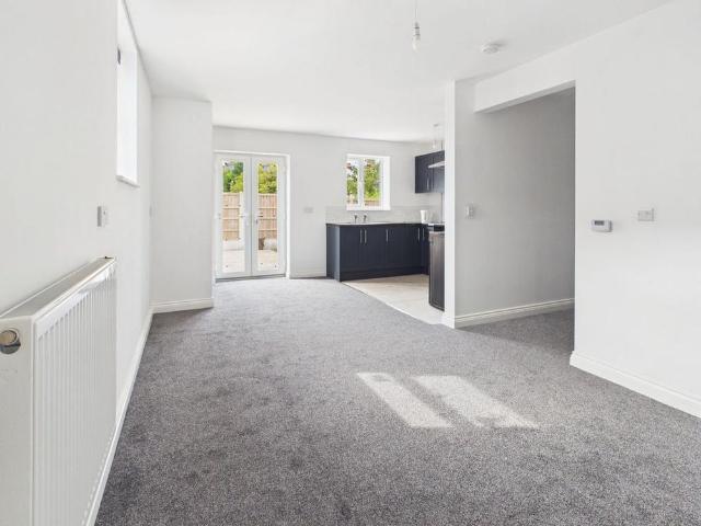 3 bedroom detached bungalow to rent