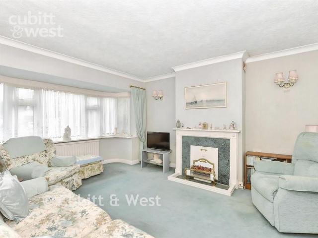 3 bedroom detached bungalow to rent