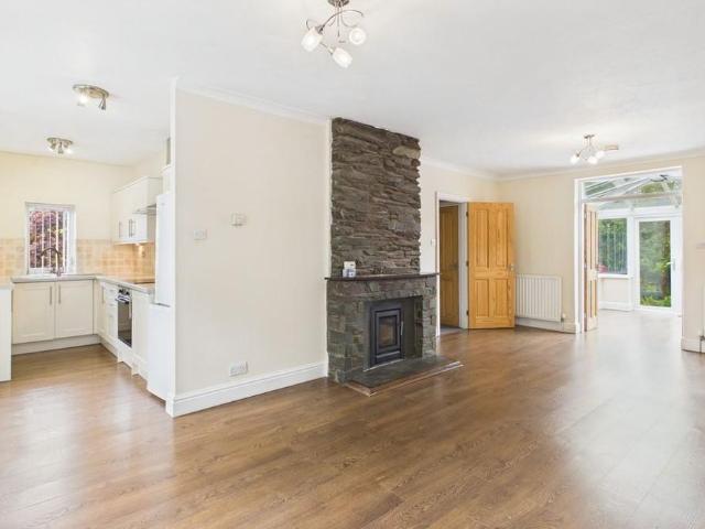 3 bedroom detached bungalow to rent