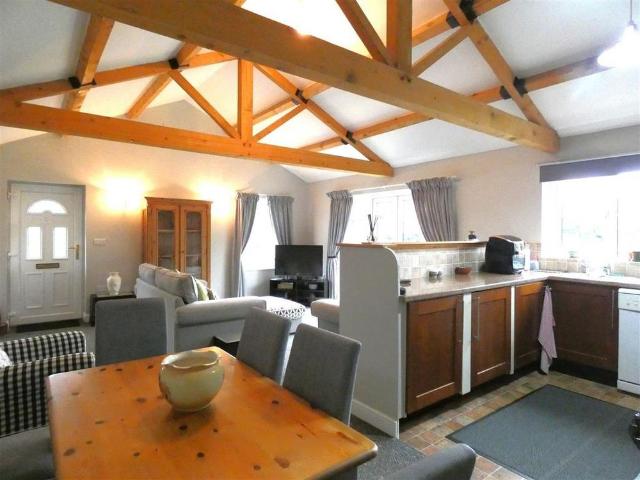 3 bedroom detached bungalow to rent