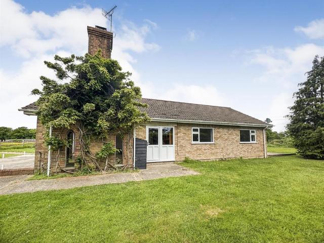 3 bedroom detached bungalow to rent