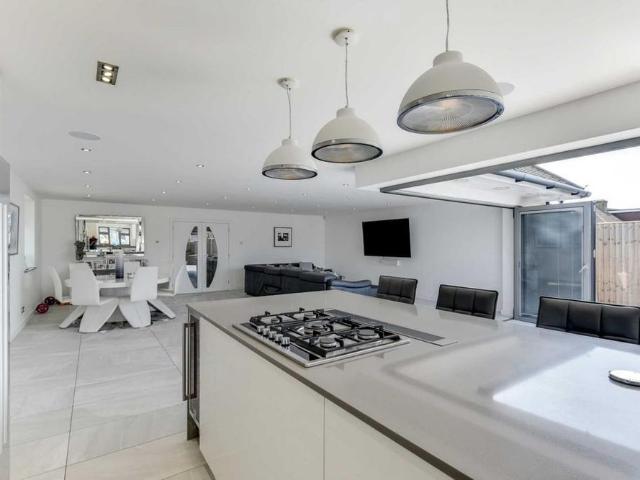 3 bedroom detached bungalow to rent