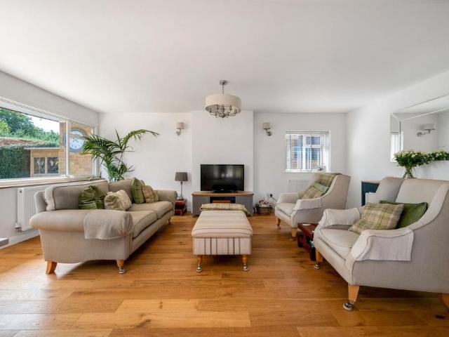 3 bedroom detached bungalow to rent