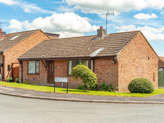 3 bedroom detached bungalow to rent