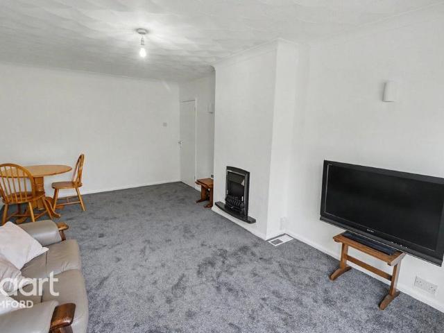 3 bedroom detached bungalow to rent