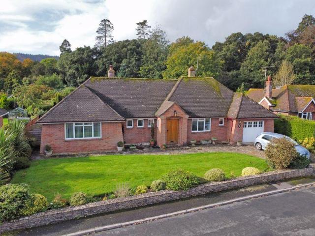 3 bedroom detached bungalow to rent