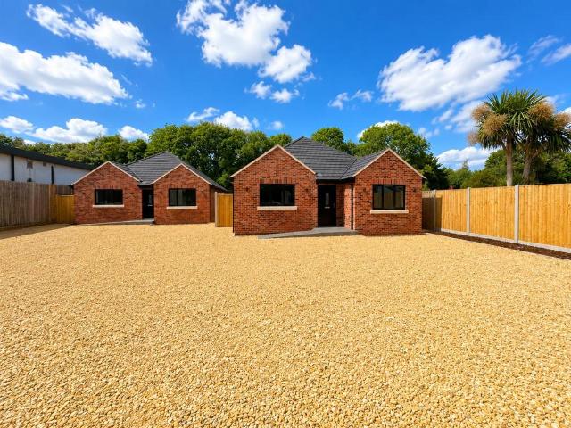 3 bedroom detached bungalow to rent