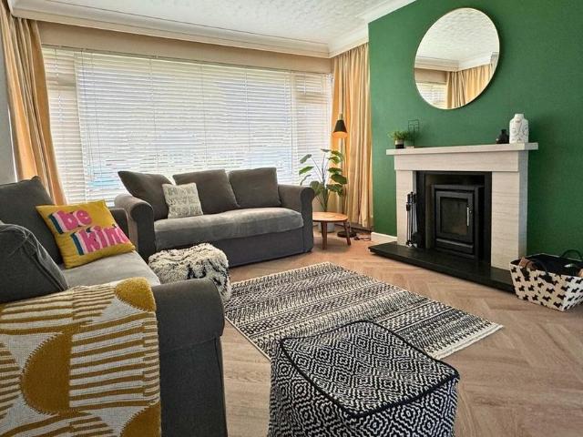 3 bedroom detached bungalow to rent