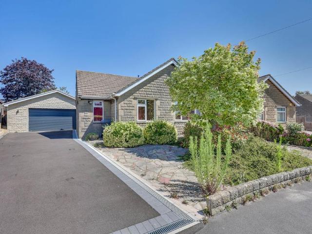 3 bedroom detached bungalow to rent