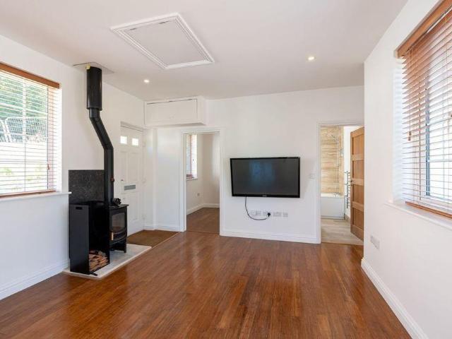 3 bedroom detached bungalow to rent