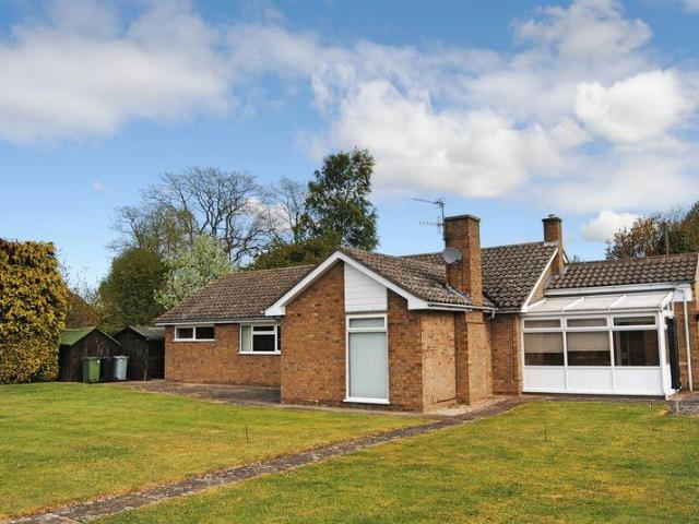3 bedroom detached bungalow to rent