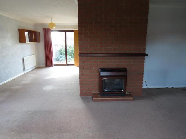 3 bedroom detached bungalow to rent
