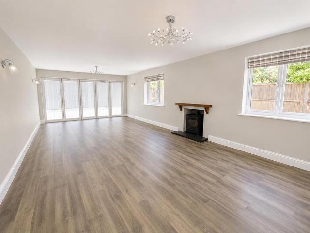 3 bedroom detached bungalow to rent