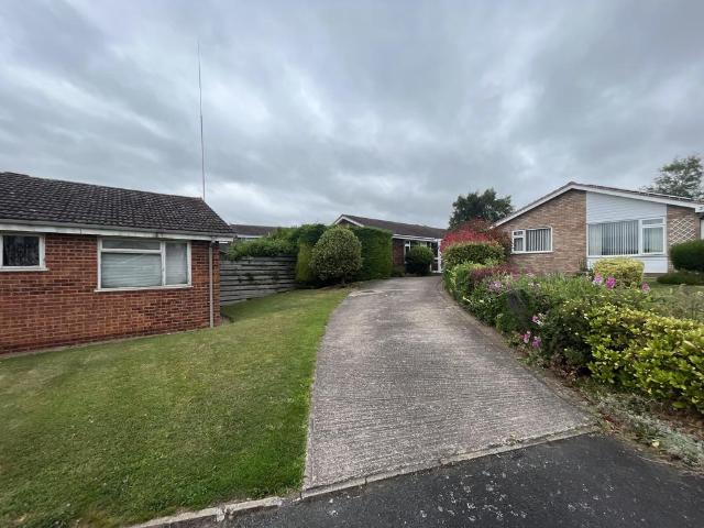 3 bedroom detached bungalow to rent