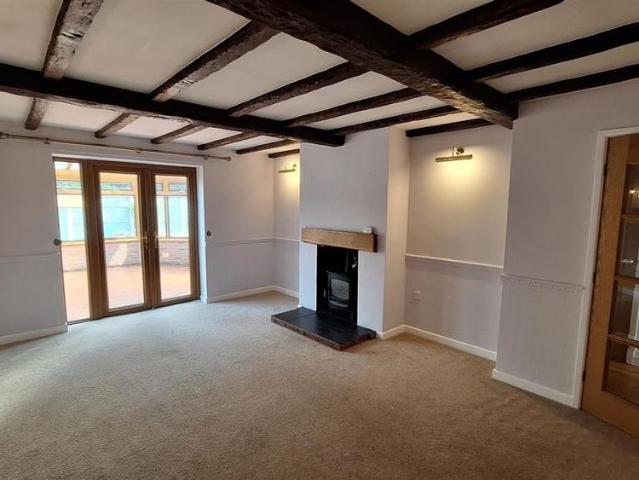 3 bedroom detached bungalow to rent