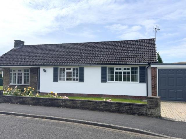 3 bedroom detached bungalow to rent