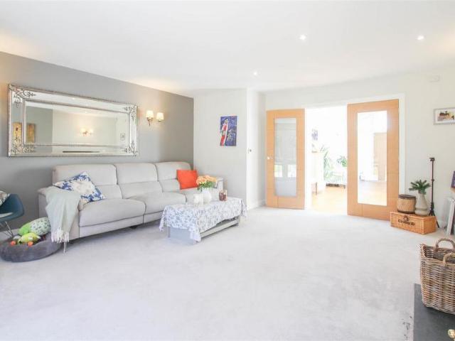 3 bedroom detached bungalow to rent