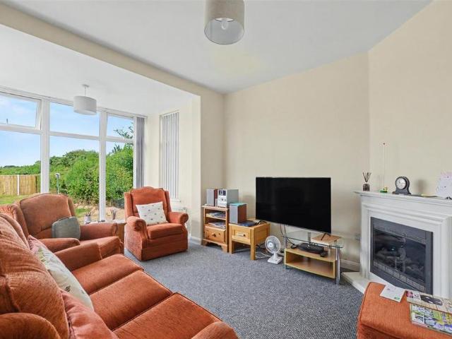 3 bedroom detached bungalow to rent