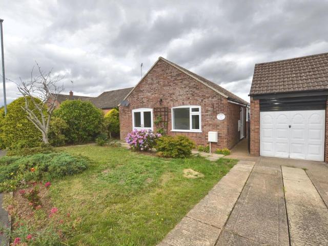 3 bedroom detached bungalow to rent
