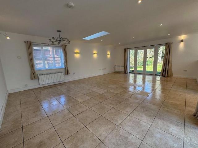 3 bedroom detached bungalow to rent