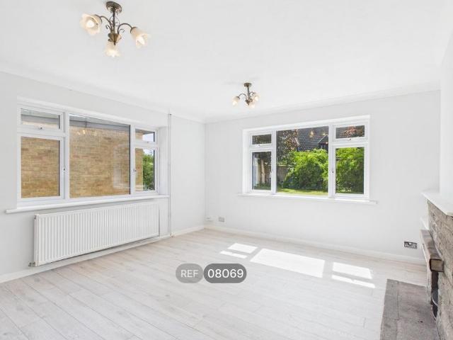 3 bedroom detached bungalow to rent