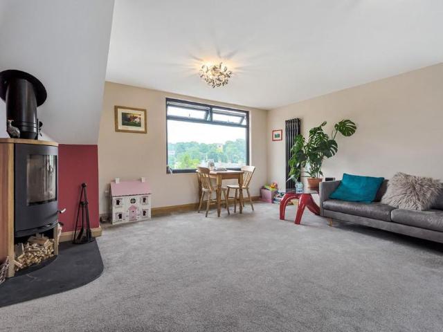 3 bedroom detached bungalow to rent