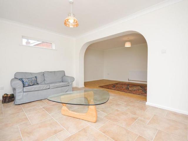 3 bedroom detached bungalow to rent