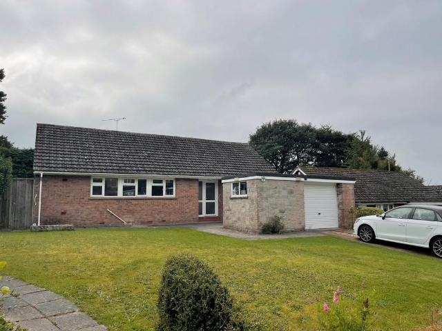 3 bedroom detached bungalow to rent