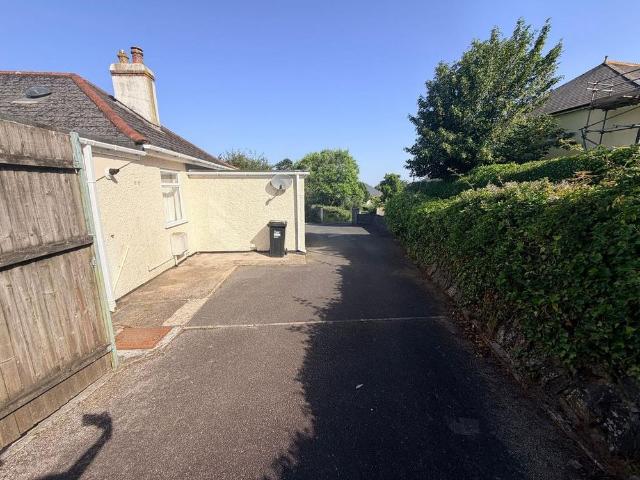 3 bedroom detached bungalow to rent