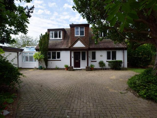 3 bedroom detached bungalow to rent