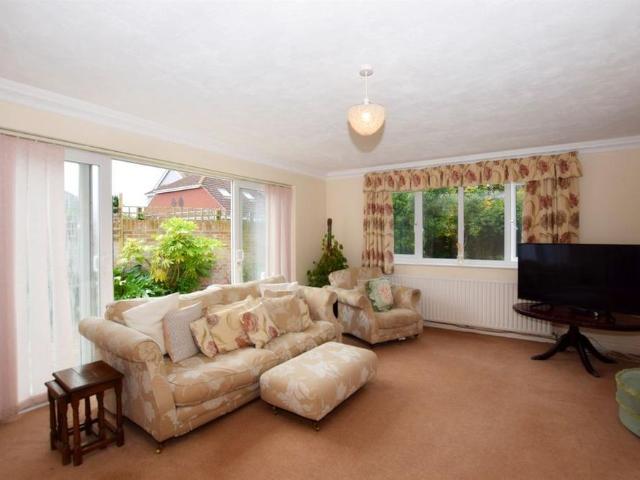 3 bedroom detached bungalow to rent
