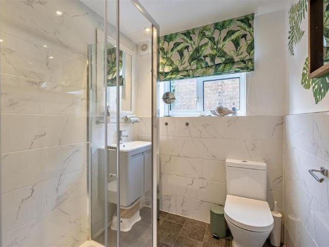 3 bedroom detached bungalow to rent