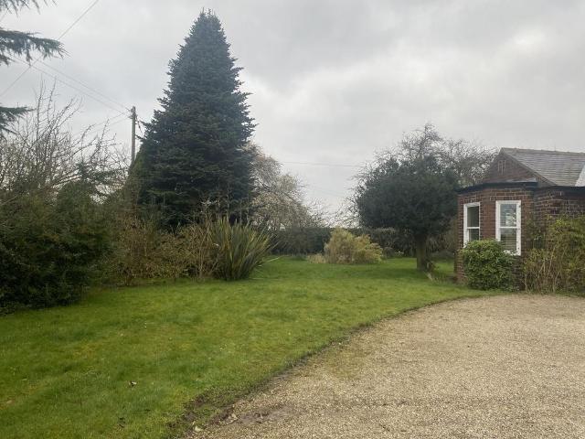 3 bedroom detached bungalow to rent