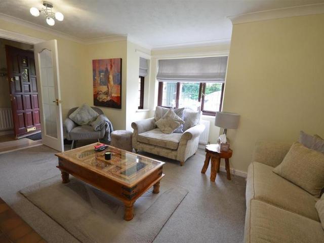 3 bedroom detached bungalow to rent