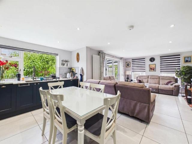 3 bedroom detached bungalow to rent