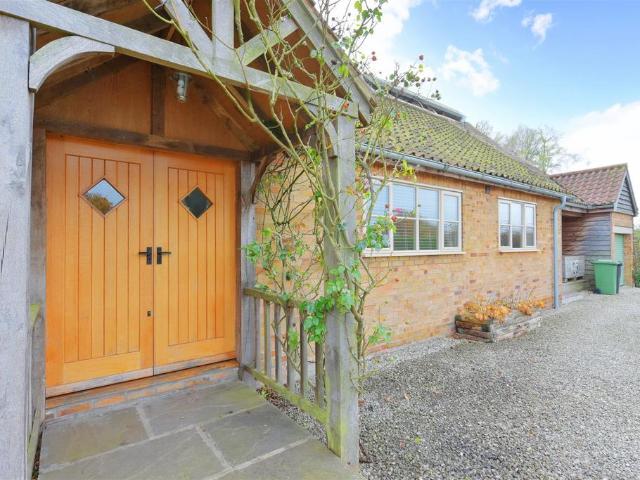 3 bedroom detached bungalow to rent