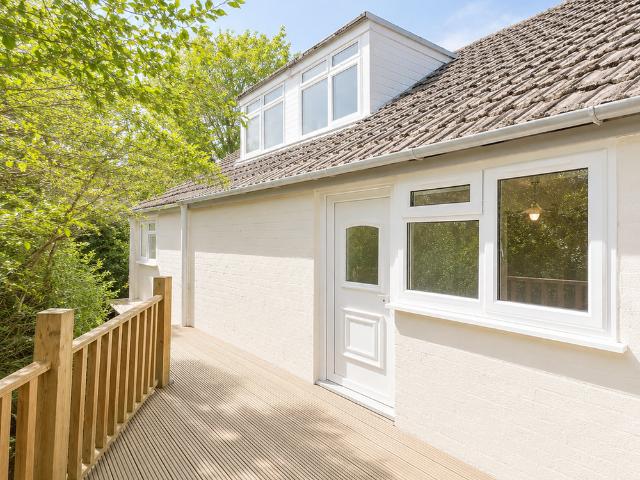 2 bedroom detached bungalow to rent