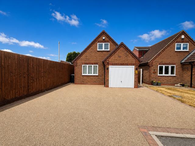 3 bedroom detached bungalow to rent