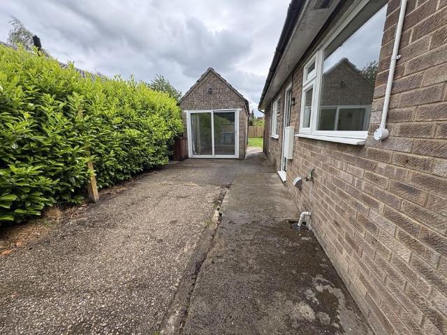 3 bedroom detached bungalow to rent
