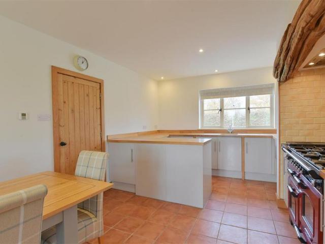 3 bedroom detached bungalow to rent