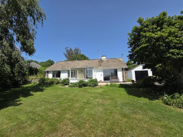 3 bedroom detached bungalow to rent