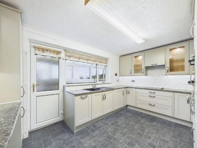 3 bedroom detached bungalow to rent