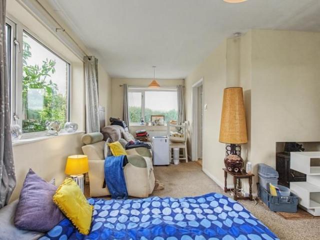 3 bedroom detached bungalow to rent